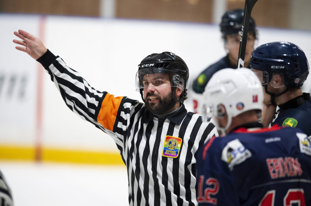 Hockeyettans huvuddomare - MagasinetHockey.se
