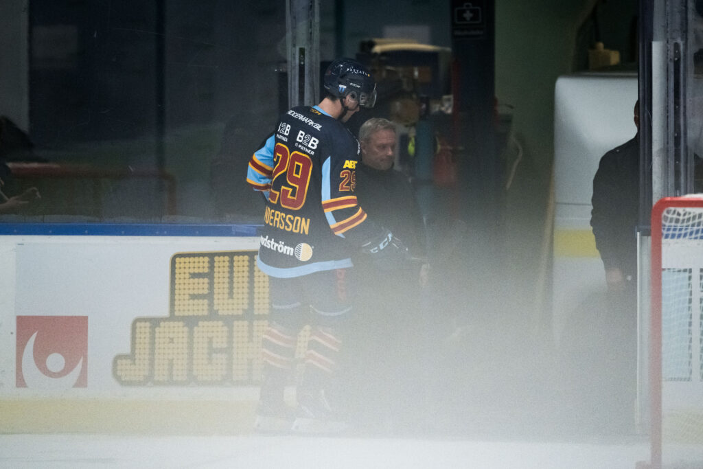 Anderssons crosschecking kostar tre matcher - MagasinetHockey.se